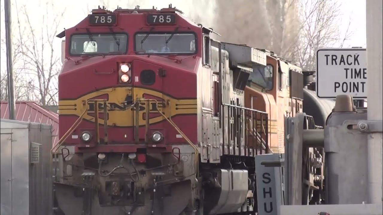 BNSF #7286 Leads BNSF H-GALBAR with H1 Dash 9, SD70MAC and BNSF Warbonnet. Olathe, KS 2/4/23 ...