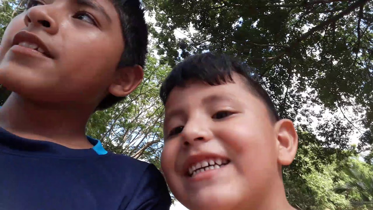 Con mi primo en el parque - YouTube