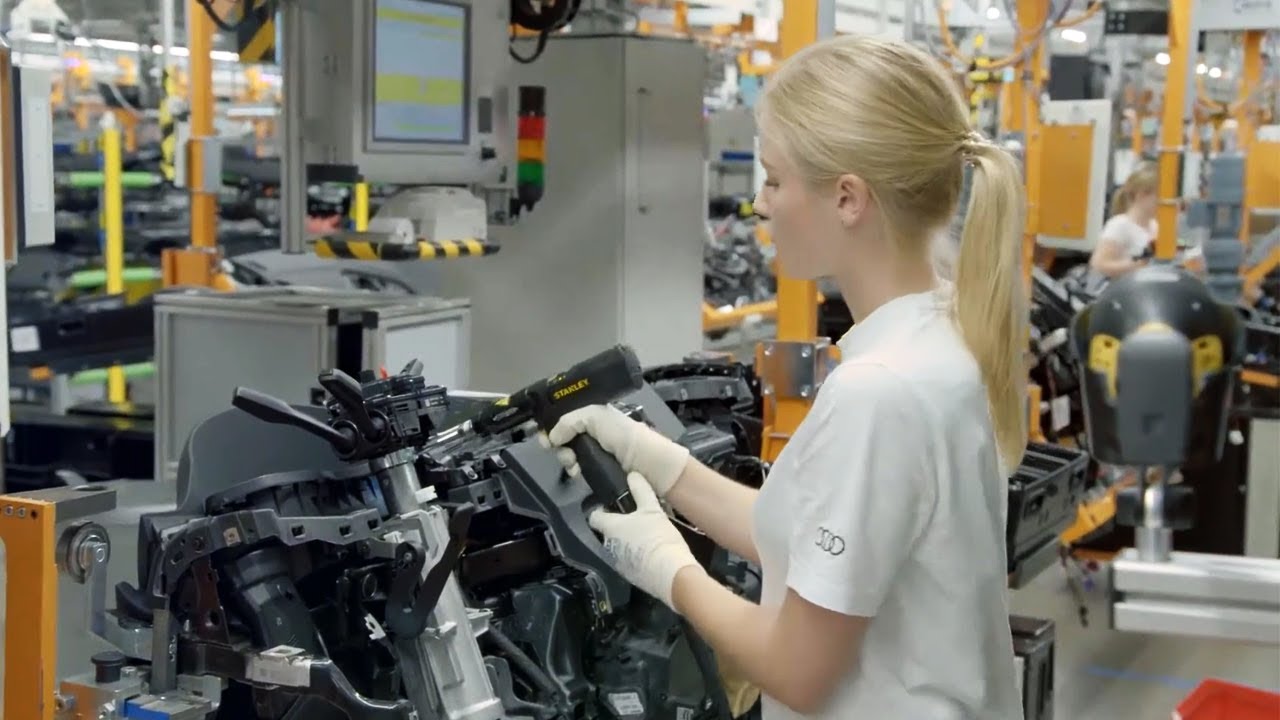 Audi Smart Factory: Q2 and A5 RS5 Production - YouTube