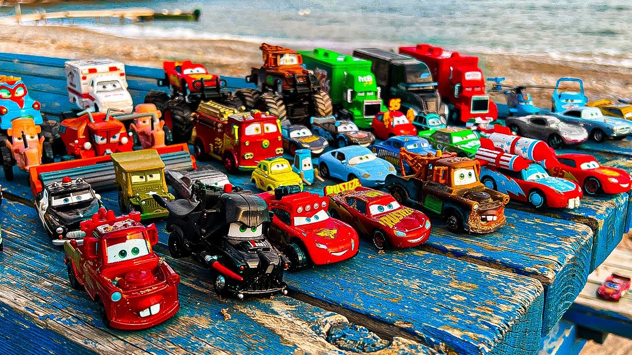 Disney Pixar Cars fall into the water: Lightning McQueen, Mater ...