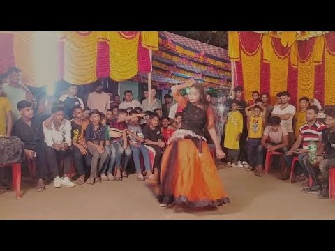 বিয়ে বাড়িতে চমৎকার নাগিন ডান্স new Bangla song DJ Bristy2023 Mon Pora ...