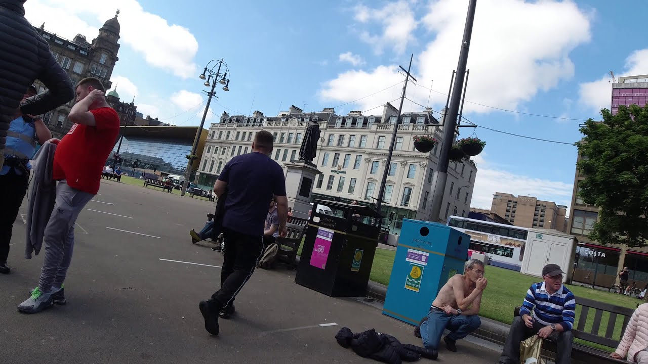 Counter Protesters At George Square Glasgow - YouTube