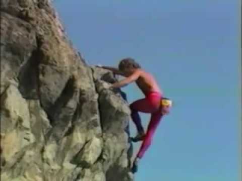 Watch Dan Goodwin aka SpiderDan free solo Mickey's Beach Crack 5.12b ...