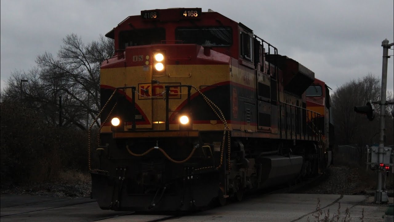 KCS SD70ACe 4168 Leads CSX M686 Eastbound Terre Haute, IN 1-13-23 - YouTube