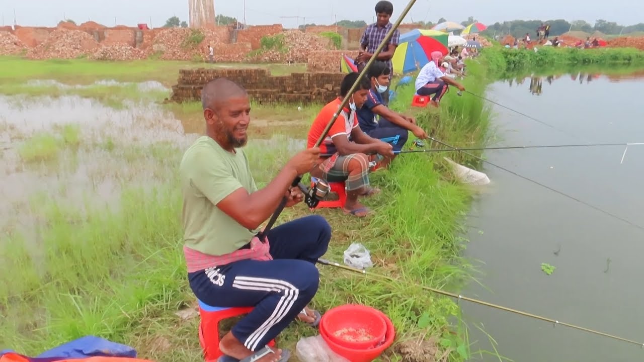 Unbelievable but real fish hunting scenes in village fishing festival ...