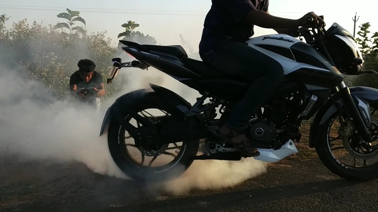 Fire burnout new bajaj pulsar NS 200 2019 bs4 first time on youtube 🫨🫢 ...
