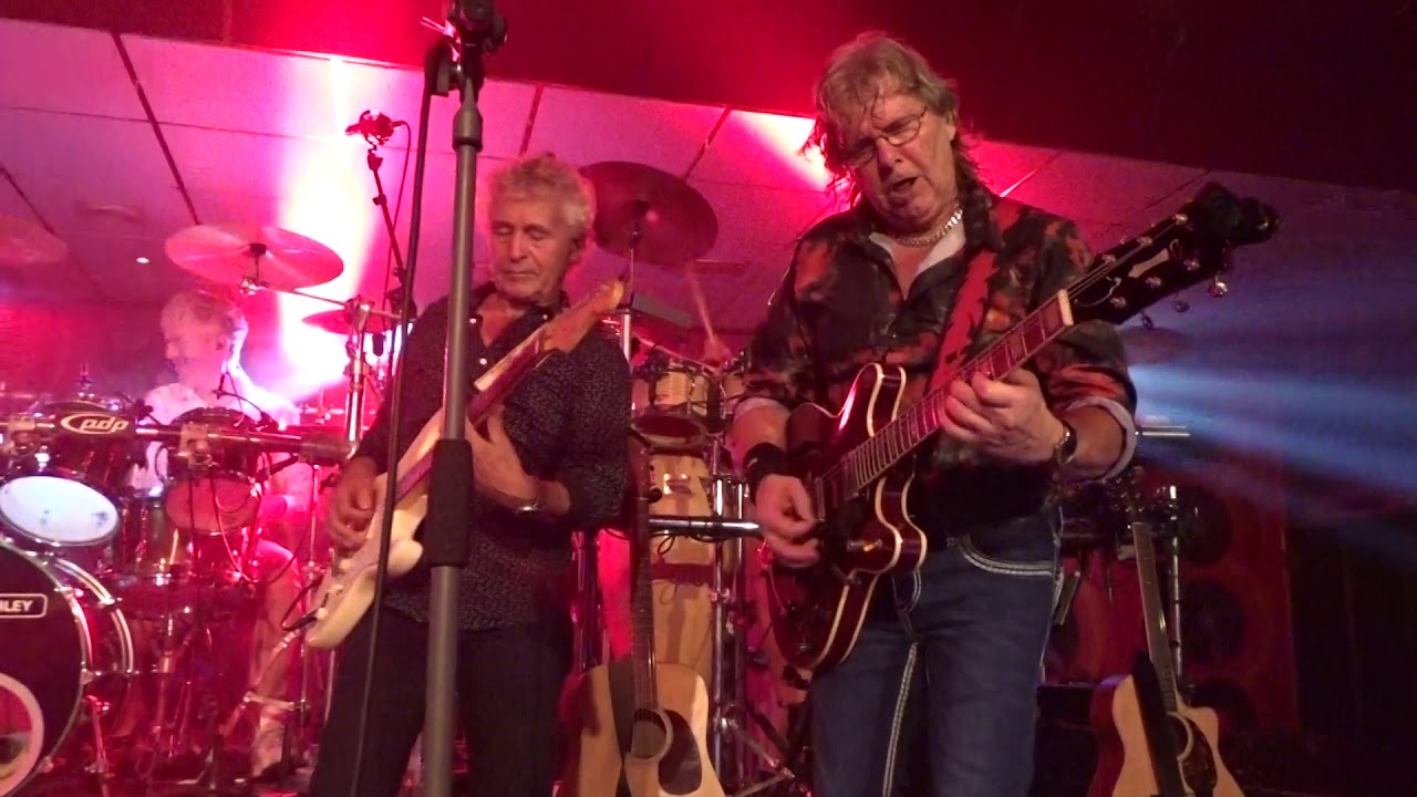Tribute To The Cats Band COUNTRY WOMAN Steenwijk 11-10-2019. - YouTube