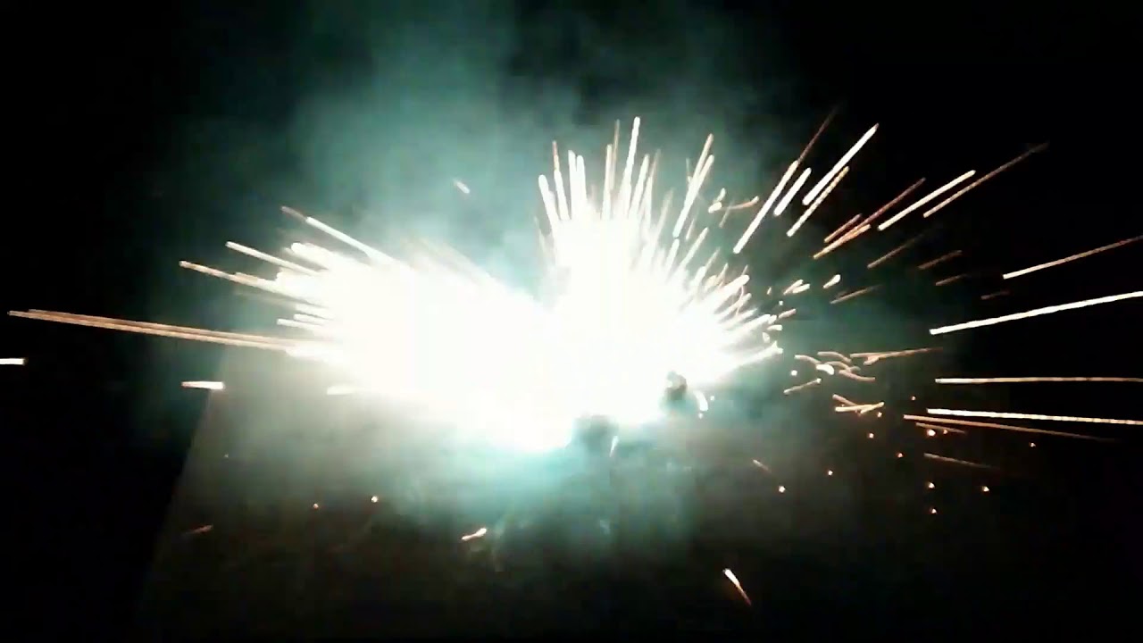 Spinner Fireworks Miracle Spinner Duet - YouTube