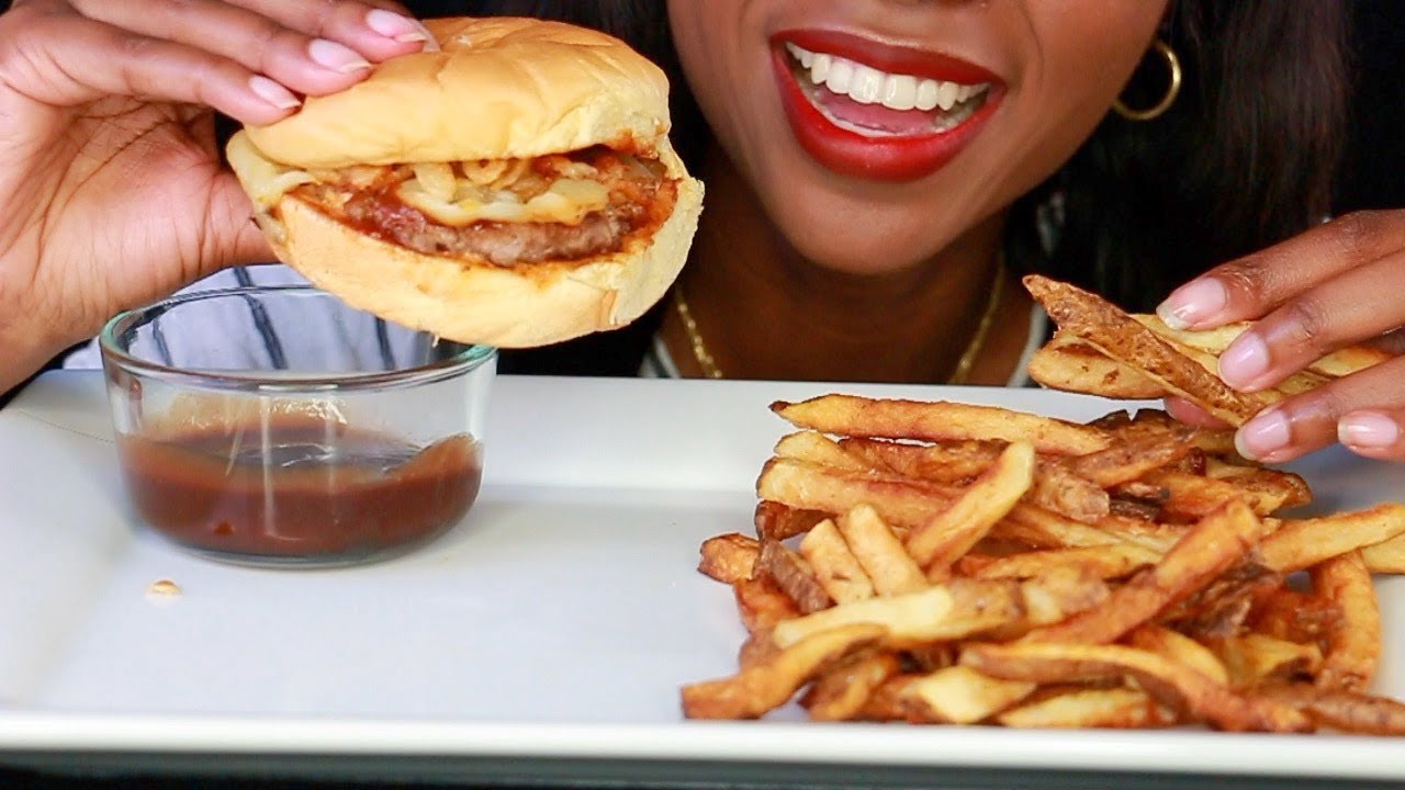 ASMR GOURMET BURGER AND FRIES EATING SOUNDS | BurgerFi - YouTube