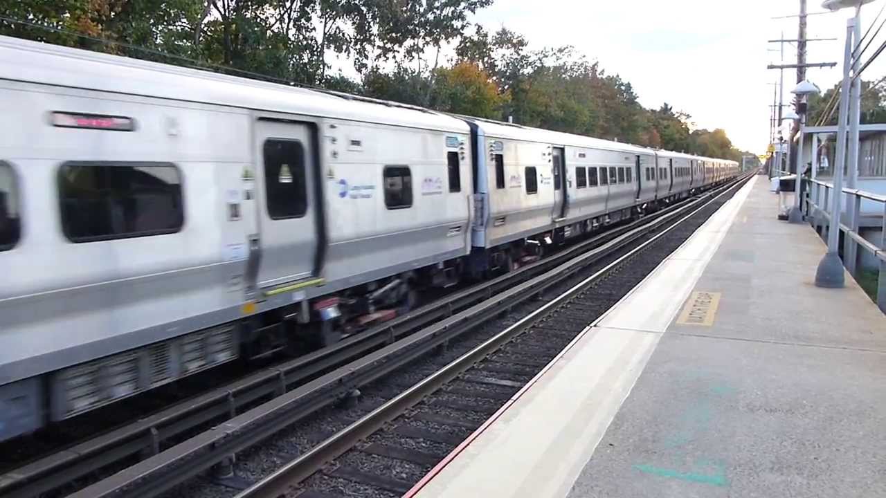 MTA LIRR: 2002-07 Bombardier M-7 LIRR at Merillon Ave (Farmingdale ...