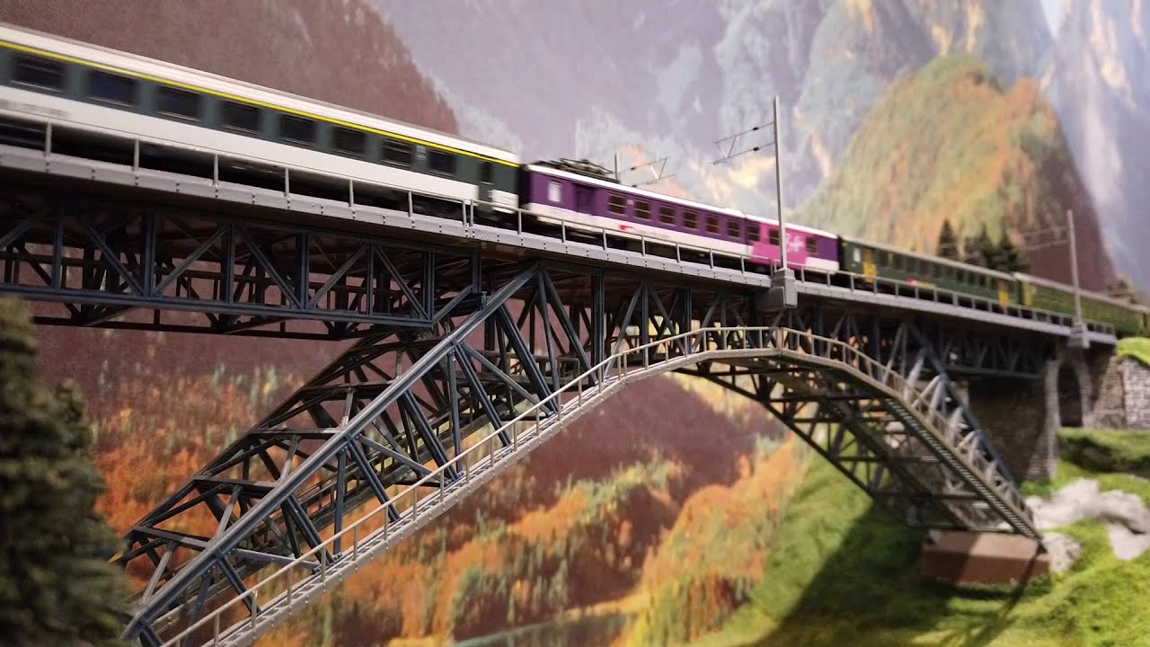 1990's SBB train hauled by an Re 6/6 - YouTube