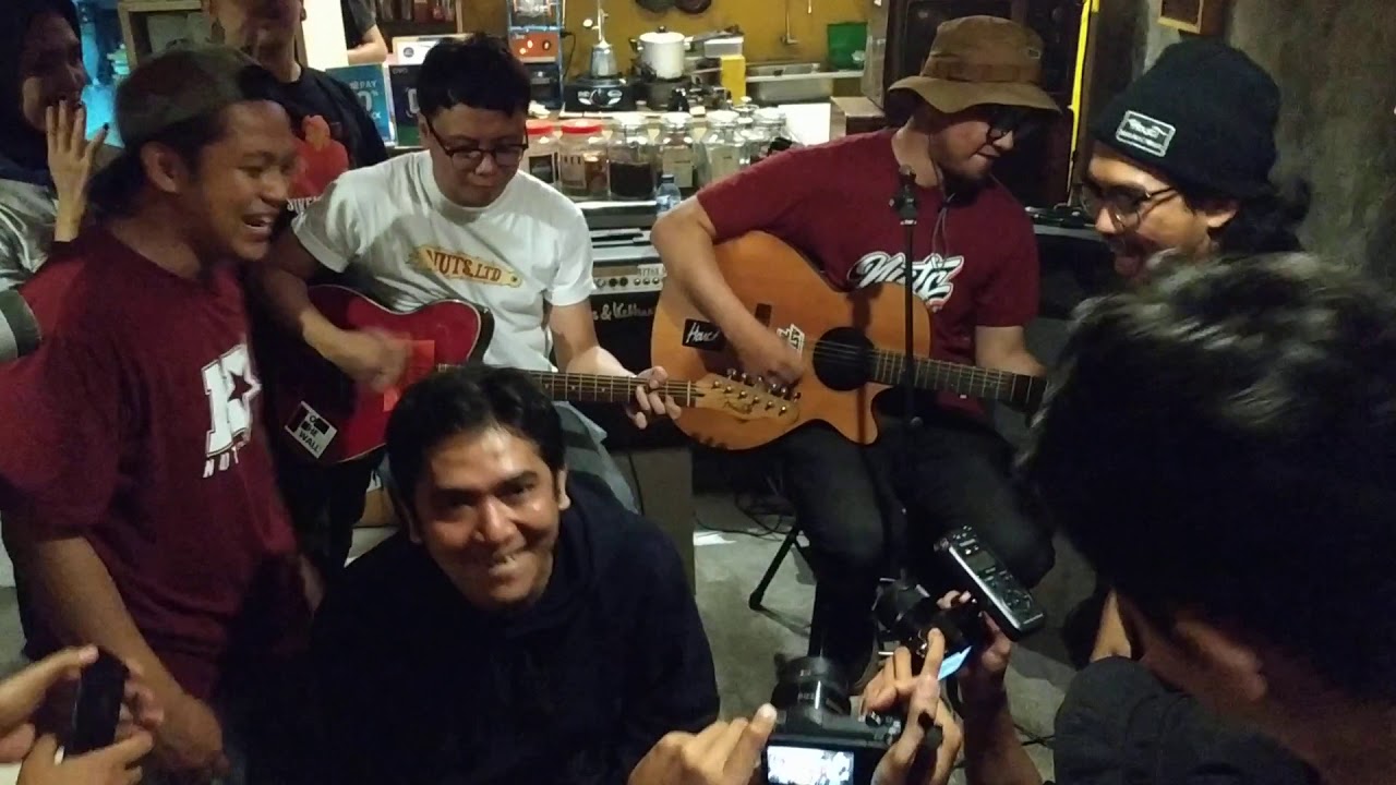 live BERDIRI TEMAN - CLOSEHEAD FAMILIA ( RANDY - AIDO - HERDY - OBO ...