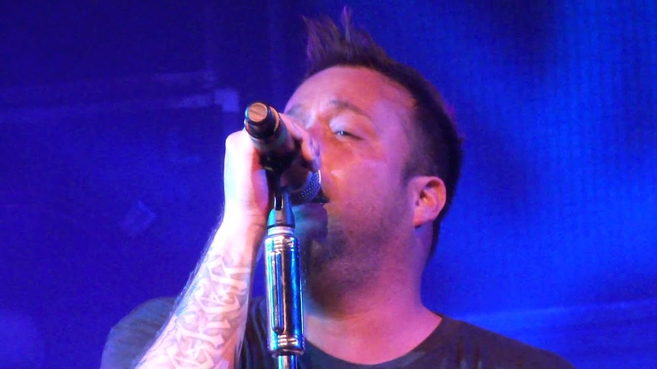 Uncle Kracker singing In a Little While - YouTube