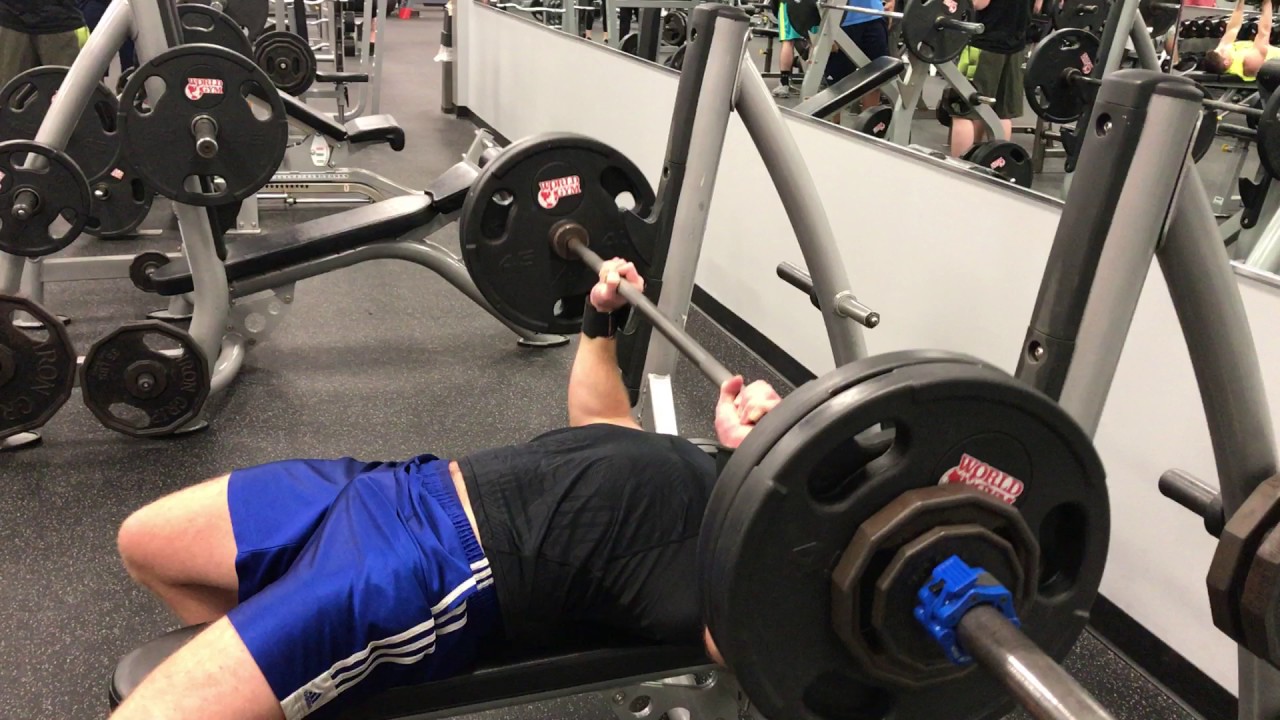 Benching 250 for 7 Reps - YouTube