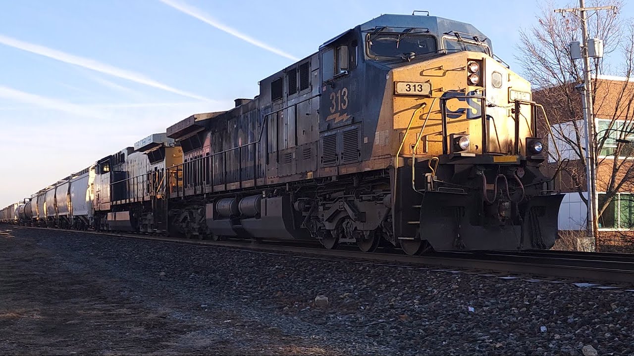 CSX 313 & 92 pulling manifest train southbound in Columbus Ohio ...
