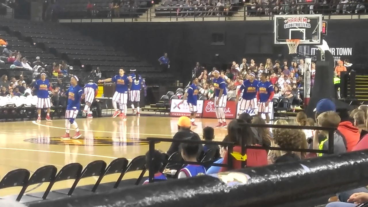 Harlem Globetrotters magic pass experience - YouTube