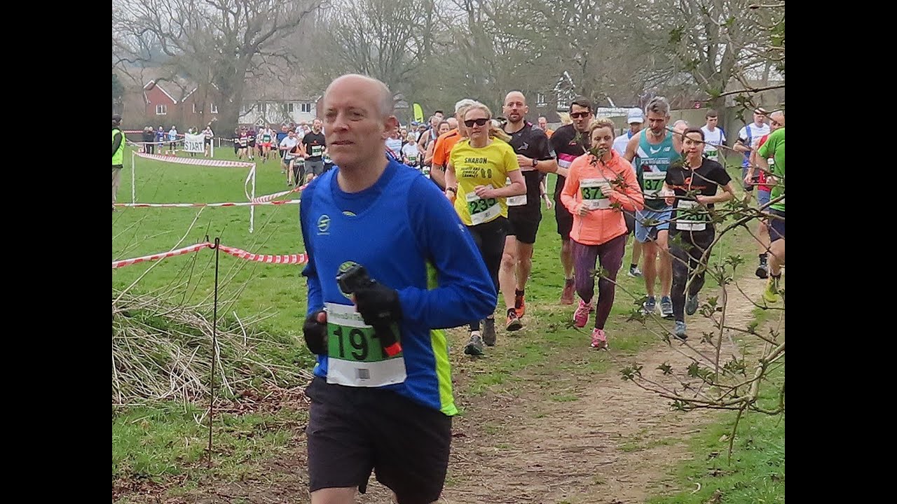 Flyers at Thakeham 6 mile run start, WSFRL 2025 - YouTube