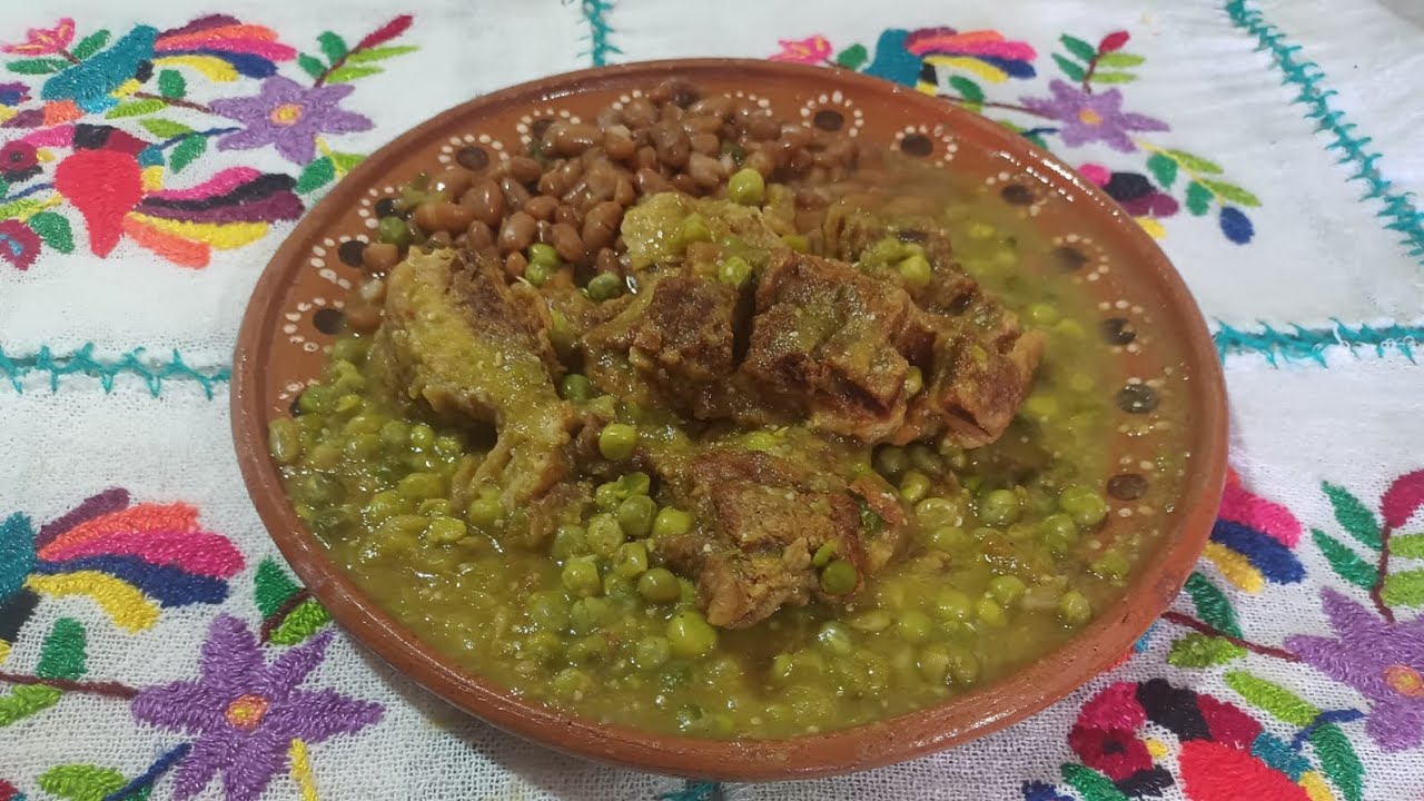 Como preparar un rico chicharrón carnudo con chicharos en salsa verde ...