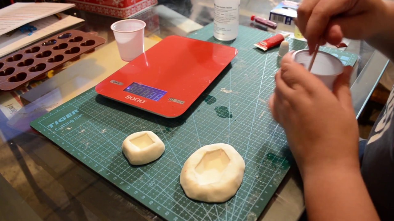 Tutorial: Como hacer gemas o piezas de resina - YouTube