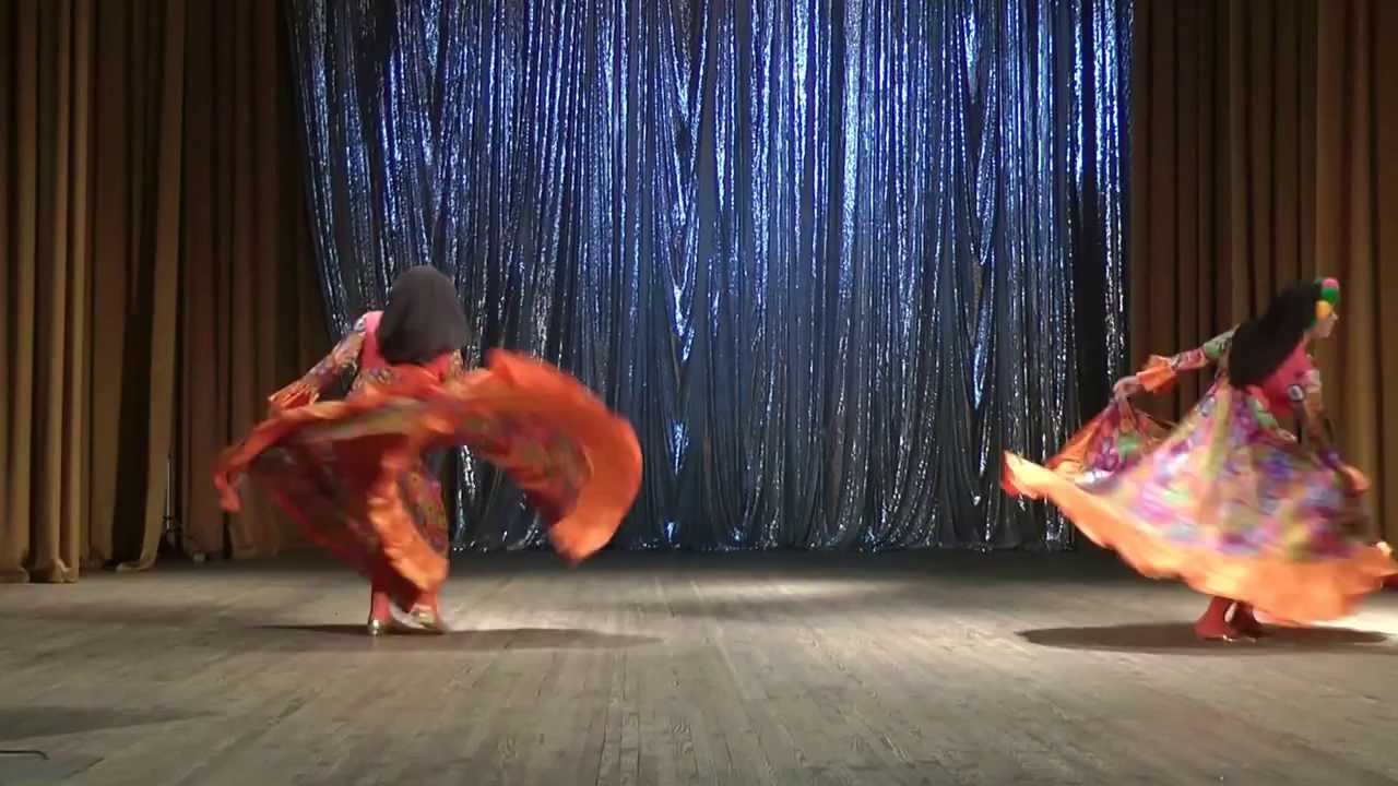 fellahi folk dance- duo sister Мак "Bahira Al Assal" - YouTube