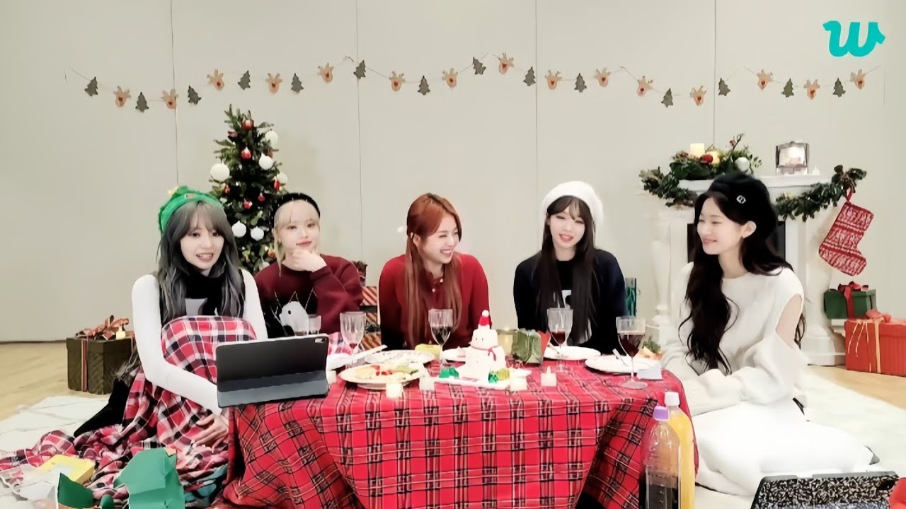 [All Sub] 🌹 LE SSERAFIM 🌹 Christmas Weverse Live (2023.12.24) - YouTube