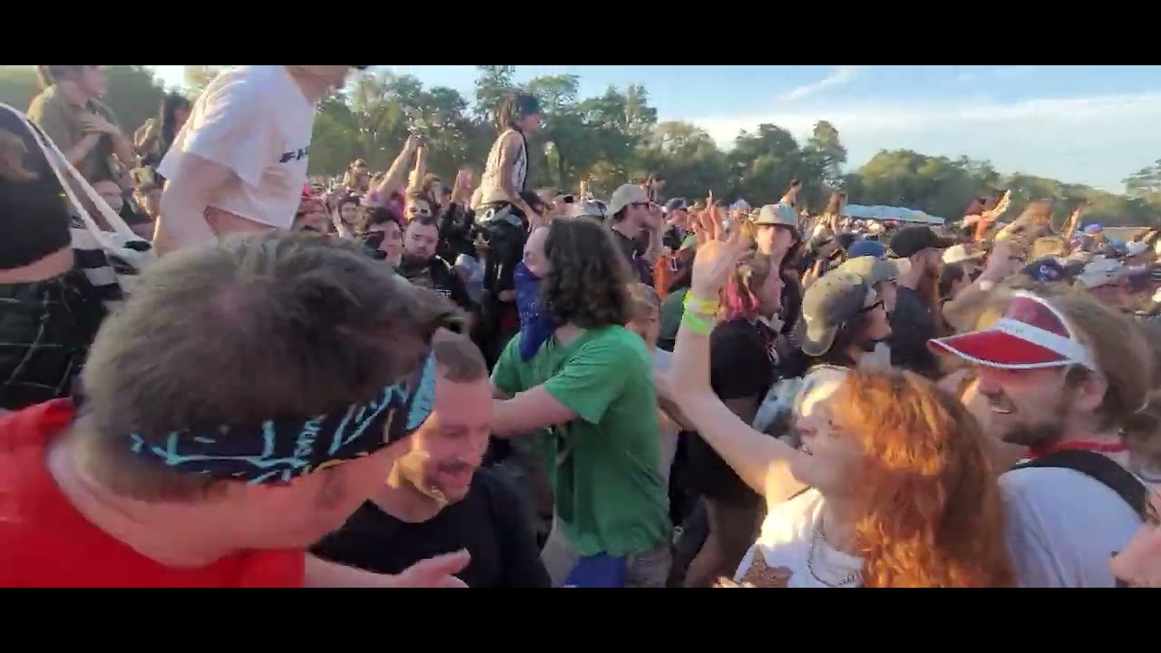 Riot Fest 2024:09:21:18:02:**.**** Beach bunny #shorts - YouTube