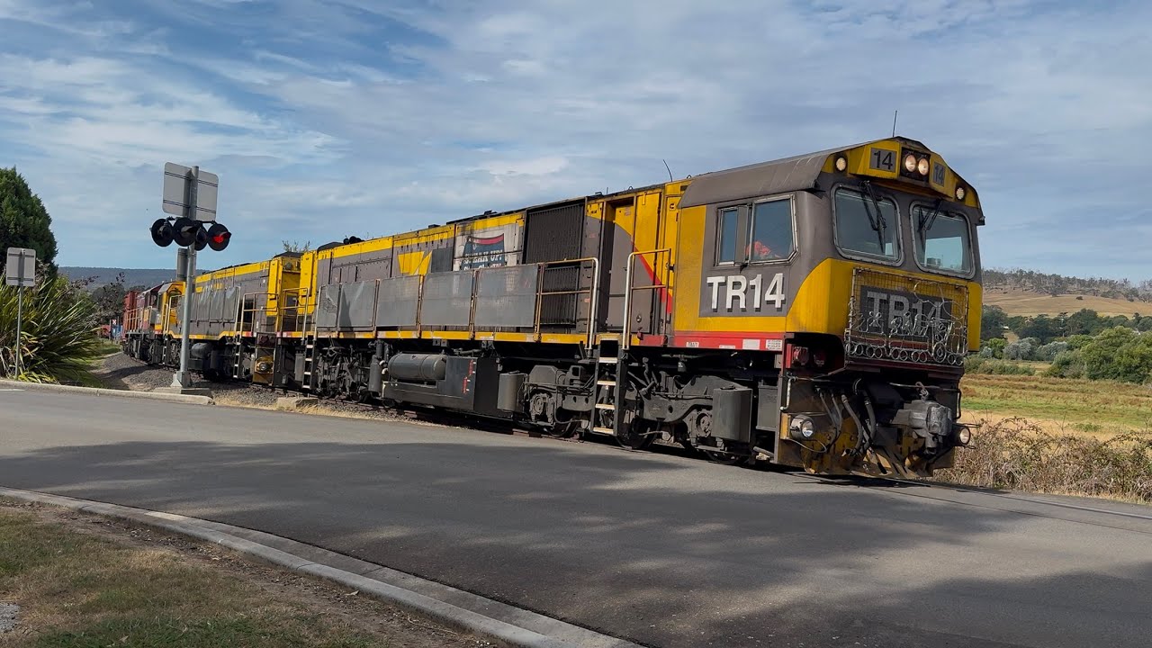TasRail TR14 TR11 2011 #31 train crossing Glenwood Road - YouTube