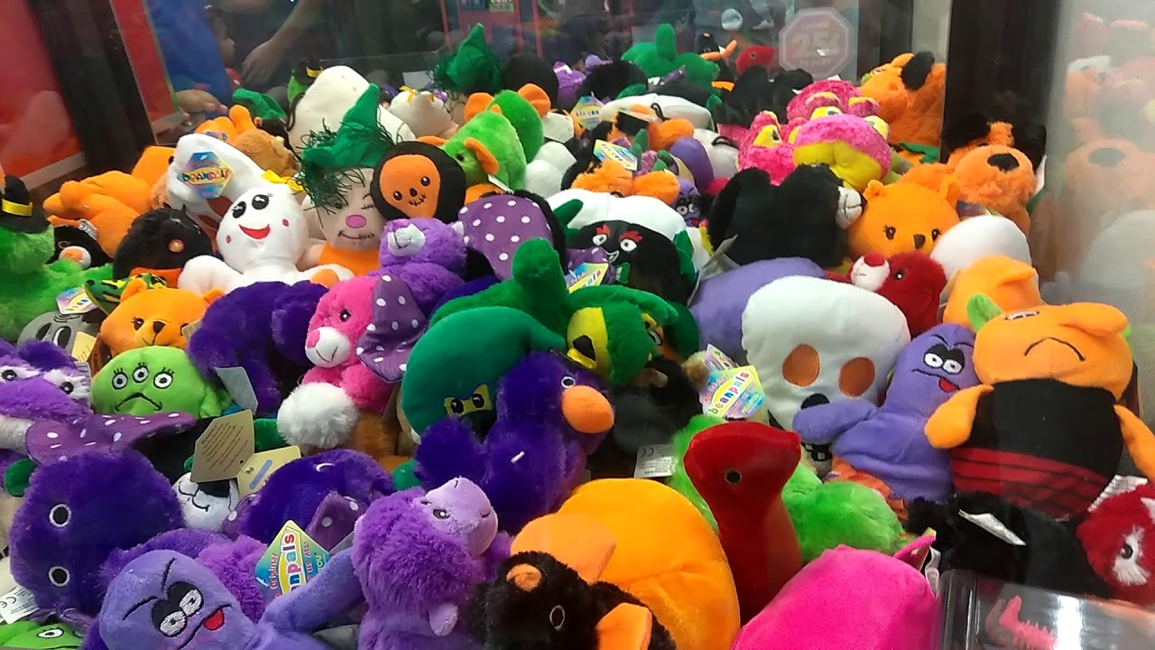 Most rigged claw machine - YouTube