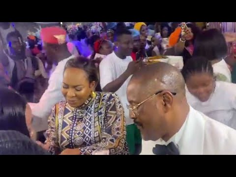 MOMENT SAHEED BALOGUN AND FATHIA BALOGUN SHØCK EVERYONE AS THEY DANCE ...
