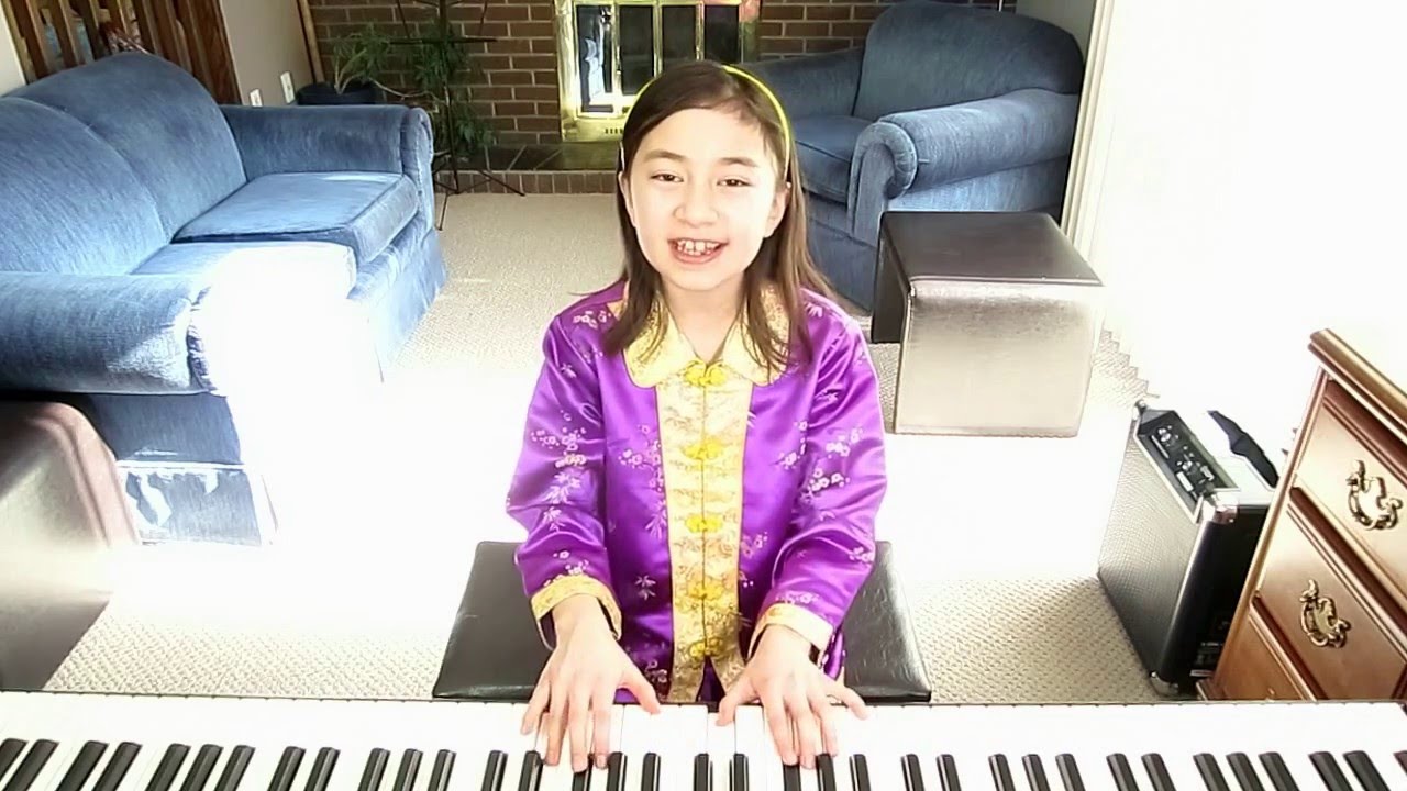 Zoe sings and plays 春天在哪里 (Chuntian zai nali, Where is Spring?) - YouTube