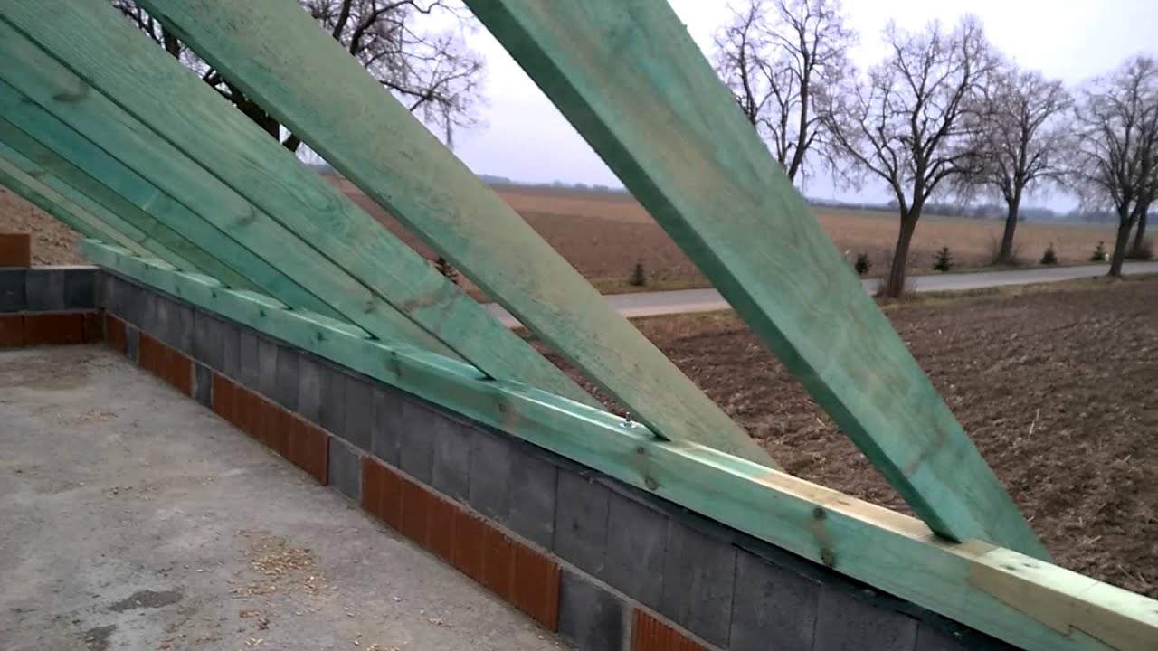 Zacięcia krokwi na murłacie budowa domu w Sadowicach - YouTube