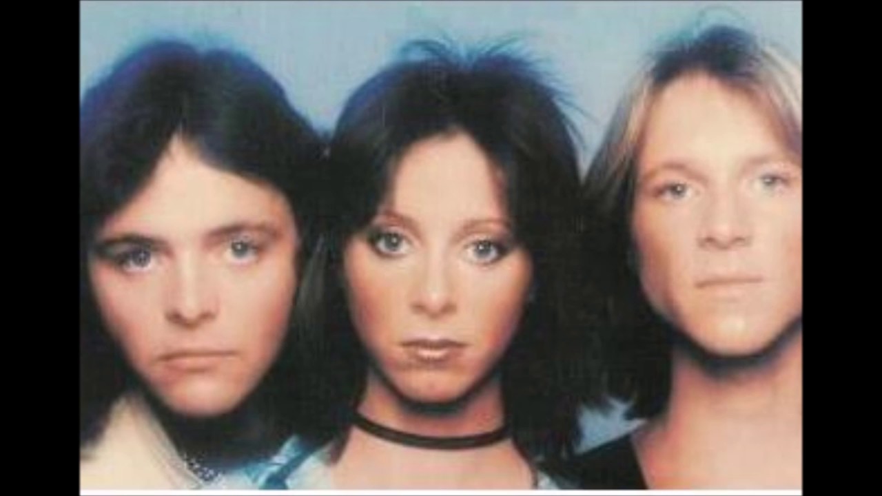 Promises' Leslie Knauer interviewed on Hitstories.net - YouTube