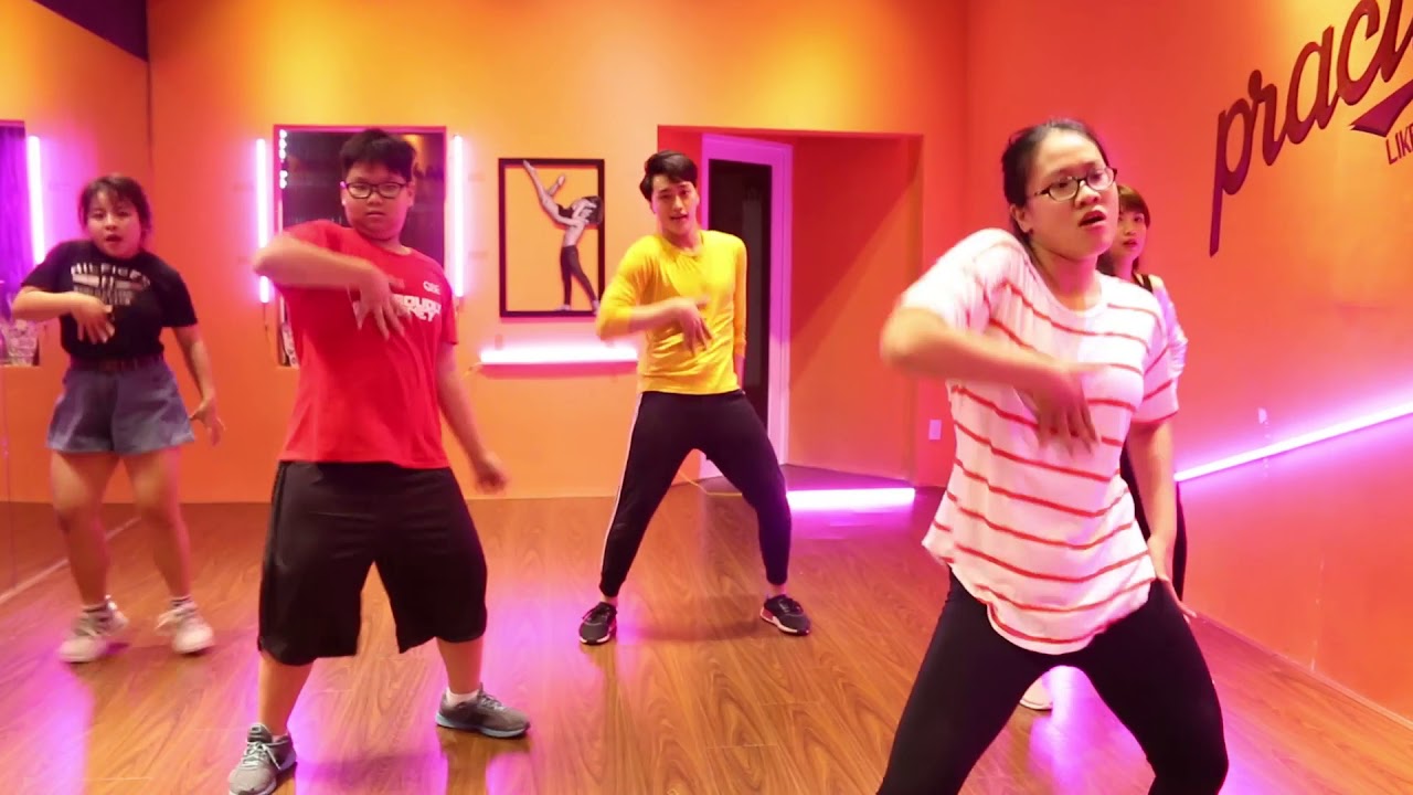 TWIT HWASA Dance Cover | KPOP CLASS MANIA Family - YouTube Music