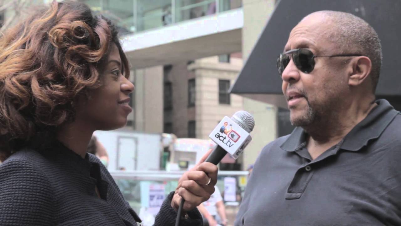 Gregg Morris feels the bern - YouTube