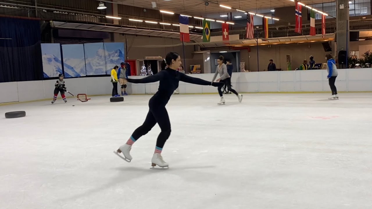 Aprendendo a patinar no gelo - treinando loop, back spin e spin ...