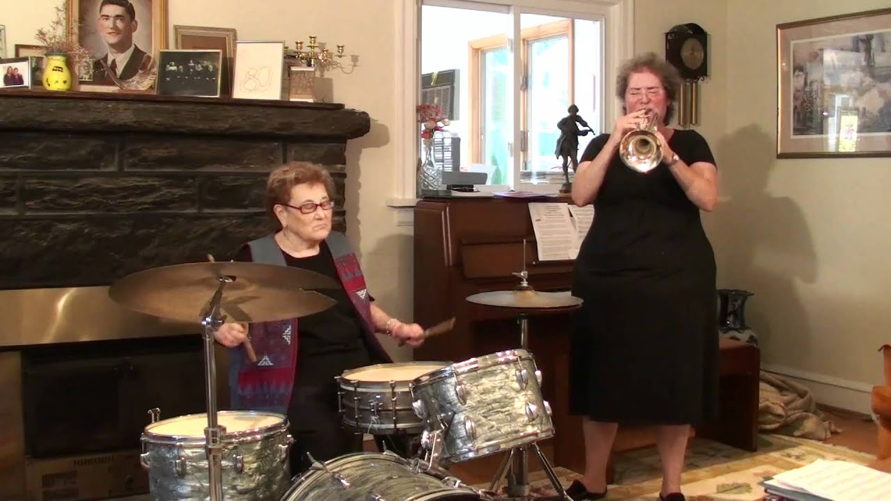 Three Klezmer tunes featuring Susan and Elaine Watts - YouTube