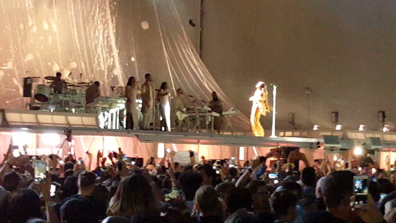 Rihanna -Diamonds- Live Wembley Stadium London - YouTube