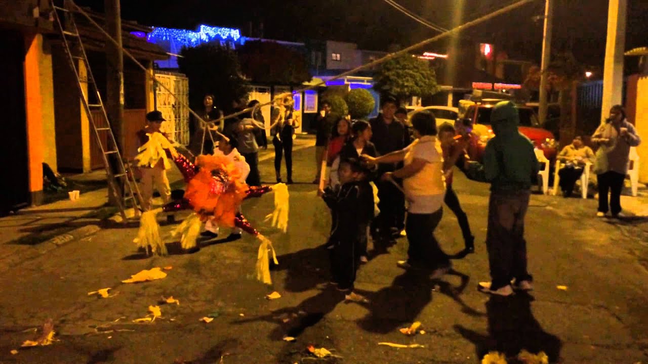 Posadas and Piñatas Mexico Christmas - YouTube