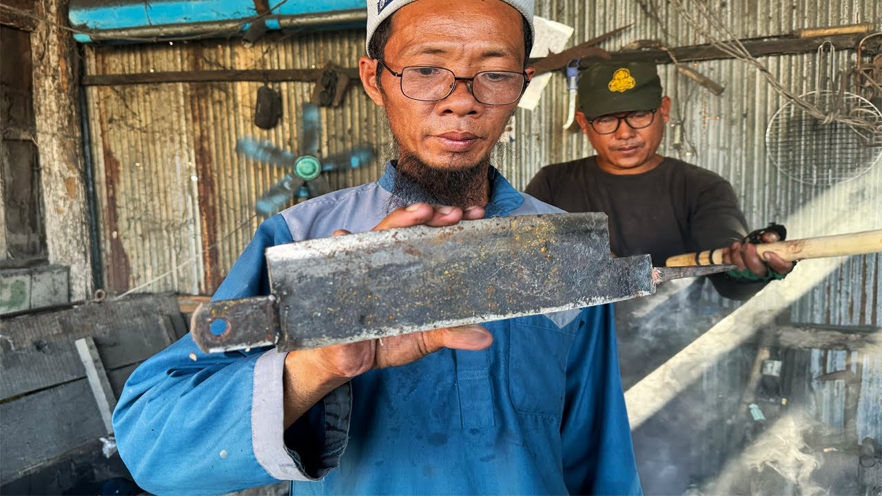 OMG 😆 How to make a useful and sharp knife out of a useless blade - YouTube