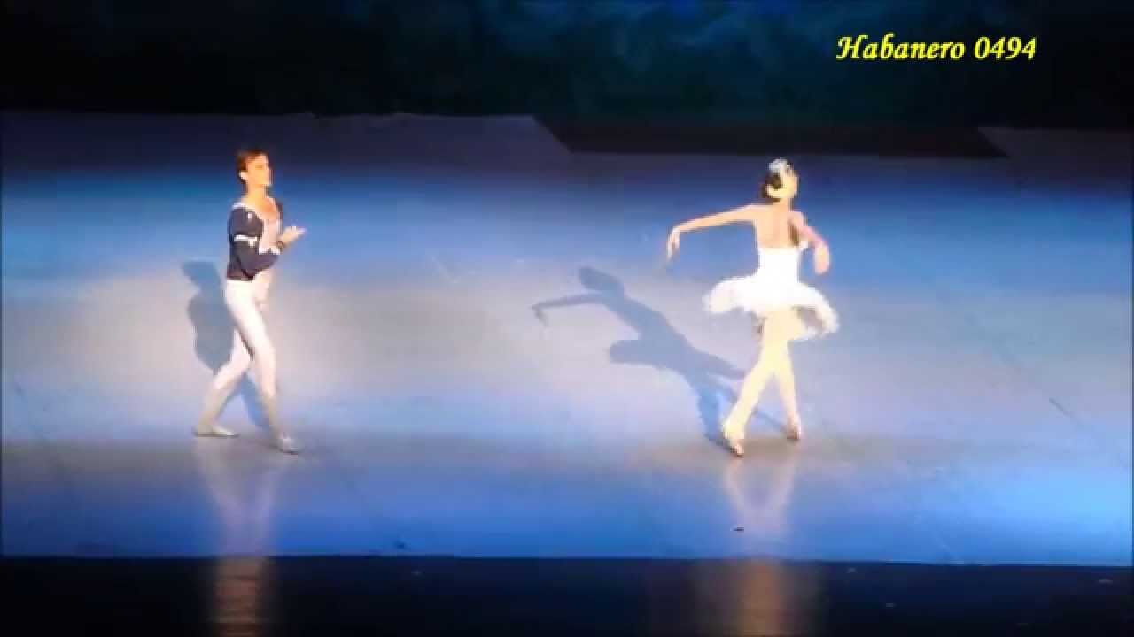 Sadaise Arencibia & Victor Estevez - White Swan PDD - YouTube