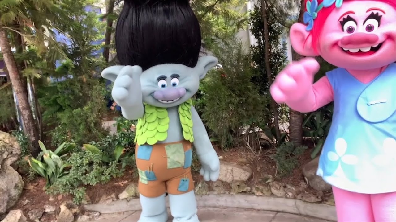 (10/26/19) The first time I met Poppy and Branch at Universal Studios ...