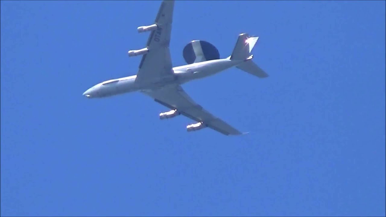 [LOUD] Low Flyovers of NATO Awacs and CAL 747 - YouTube