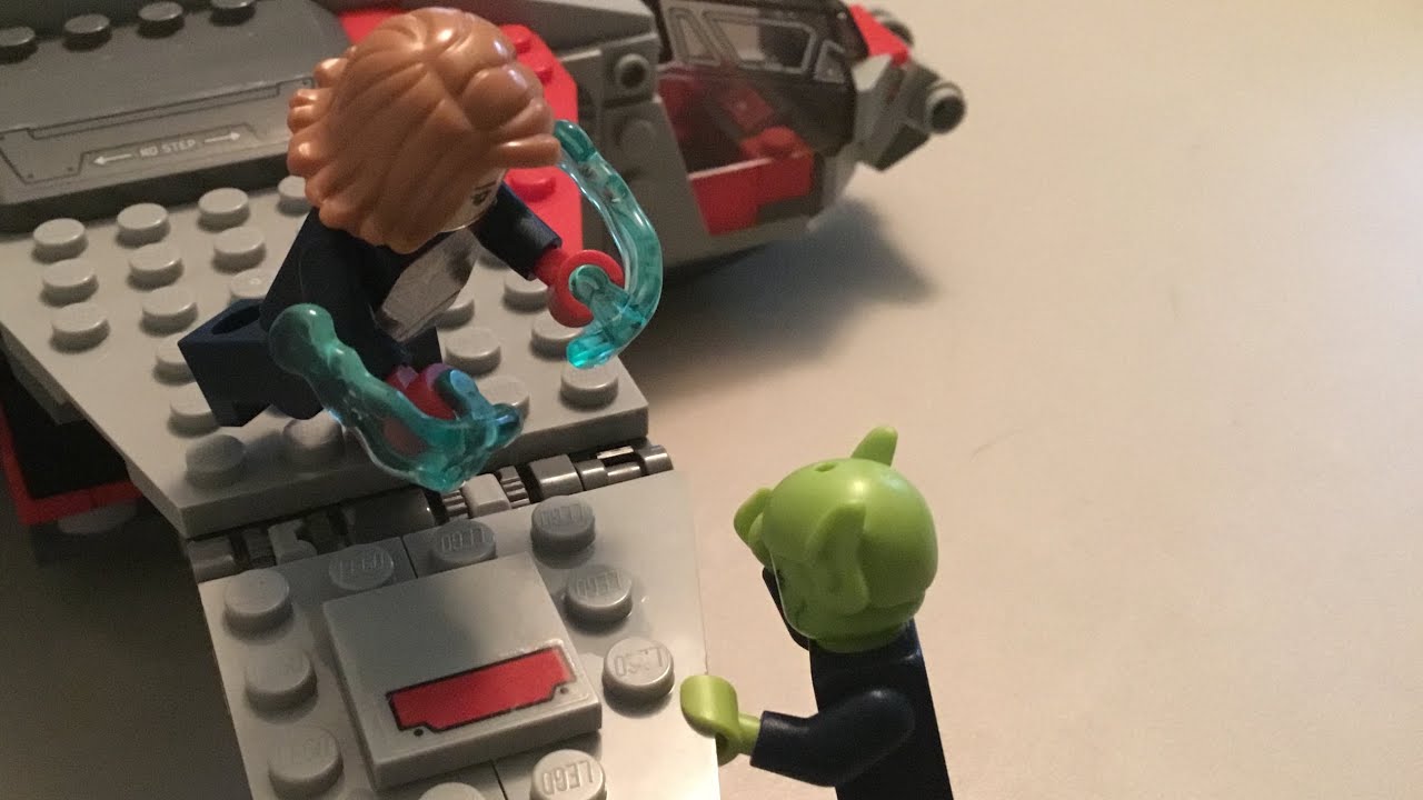 LEGO Captain Marvel and the Skrull Attack Review! - YouTube