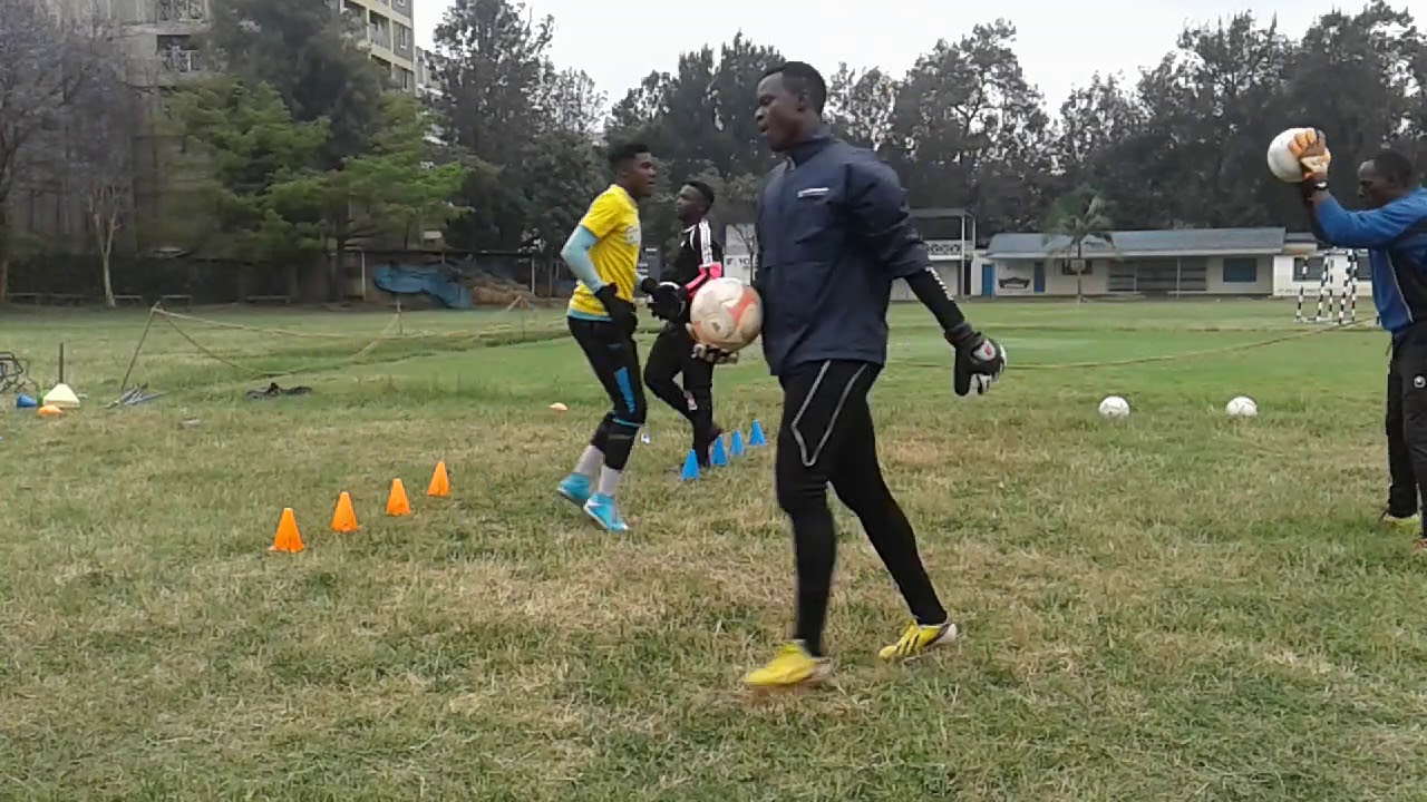 Goalkeepers Warm up Drills/ Goalkeepers Agility Drills / Ball handling ...