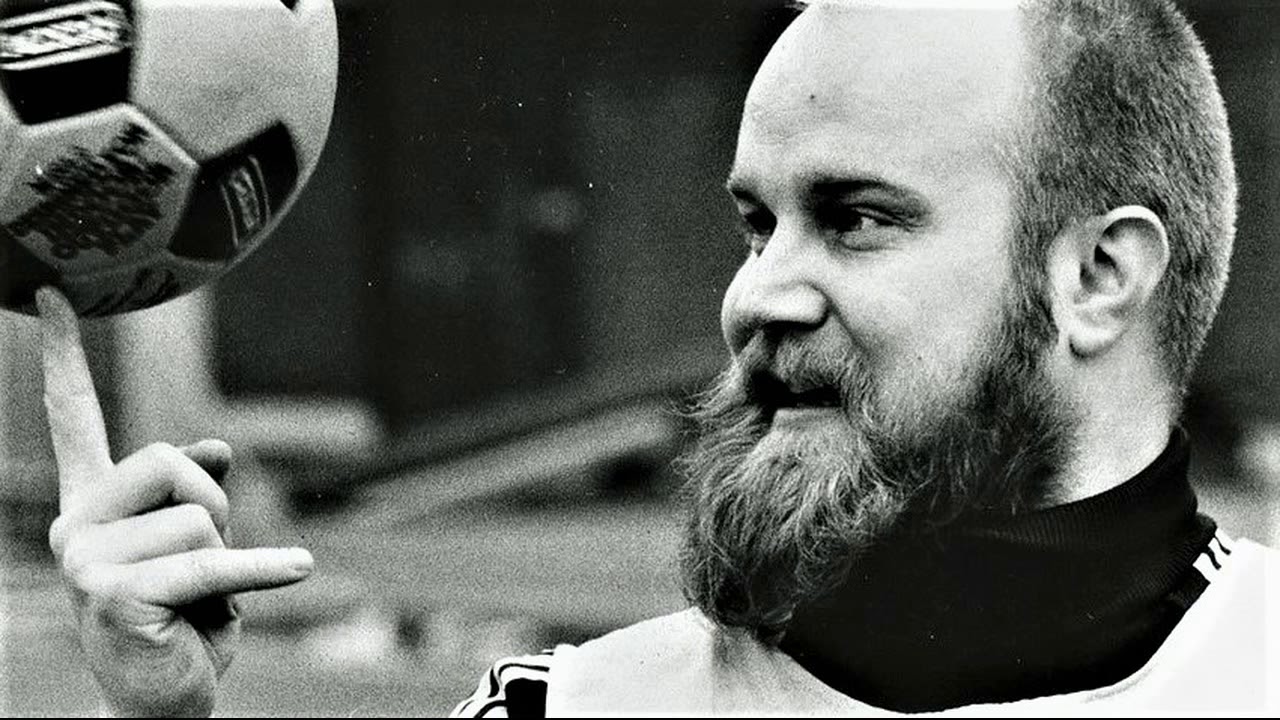 Leevi and the Leavings - Jos taivaalta sataisi rahaa - YouTube