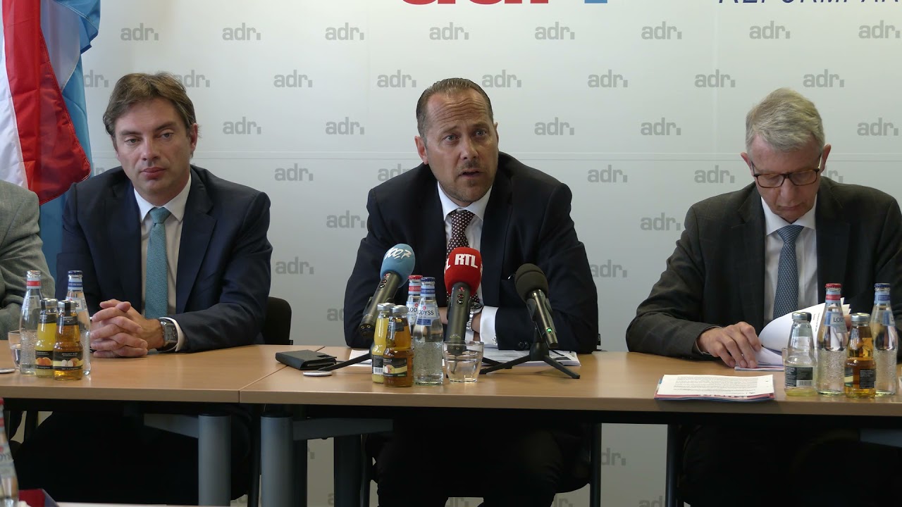 Alex Penning: Verfassungsreform: Kuckt net ewech! - YouTube