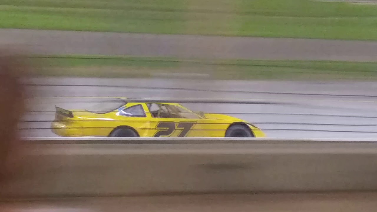 Charlie Keevan Wins First Ever Heat Race - YouTube