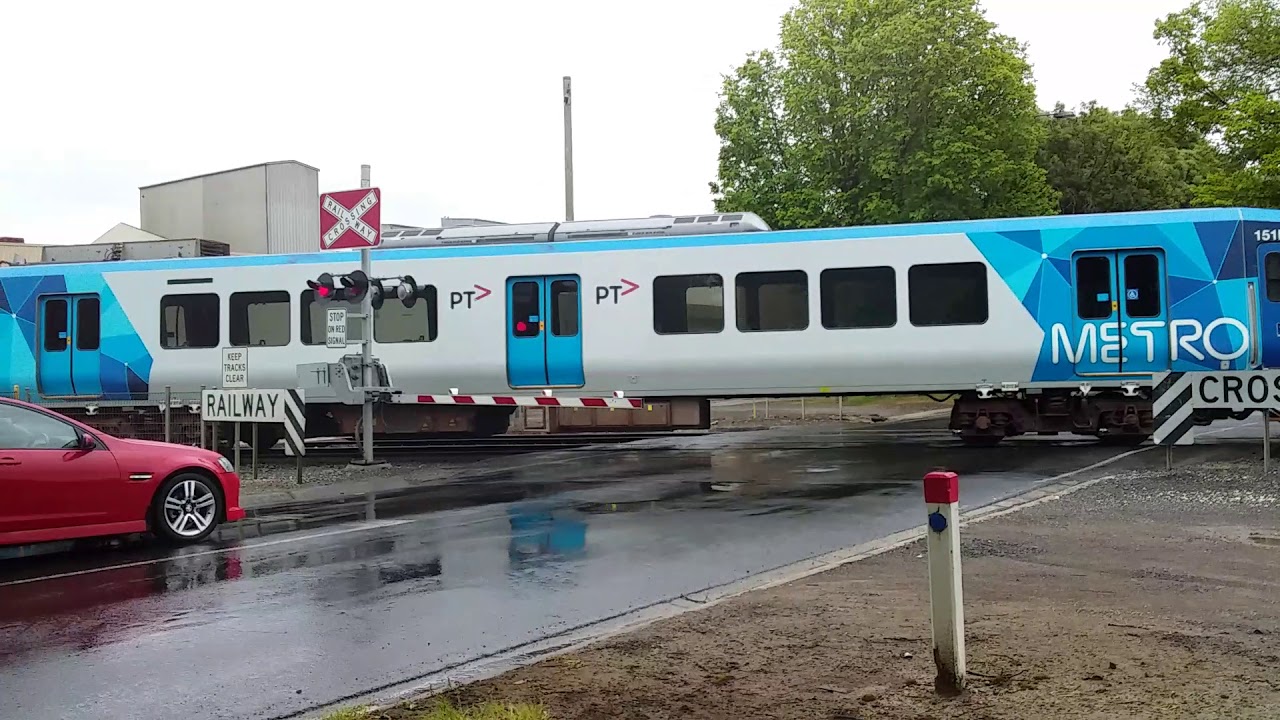 Metro Xtrapolis Transfer From Melbourne Pulling Into Alstom Ballarat ...