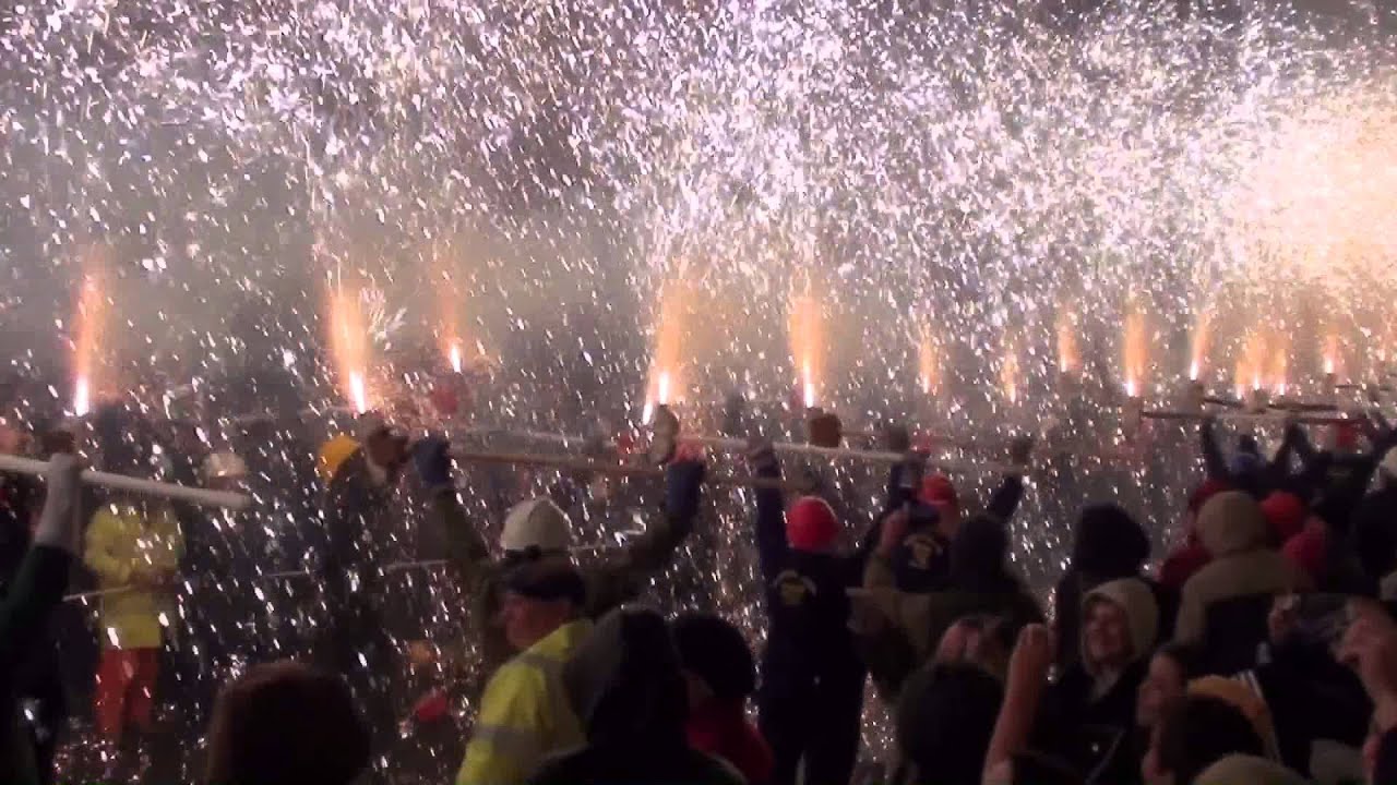 Squibbing at Bridgwater Guy Fawkes Carnival 2013 - YouTube