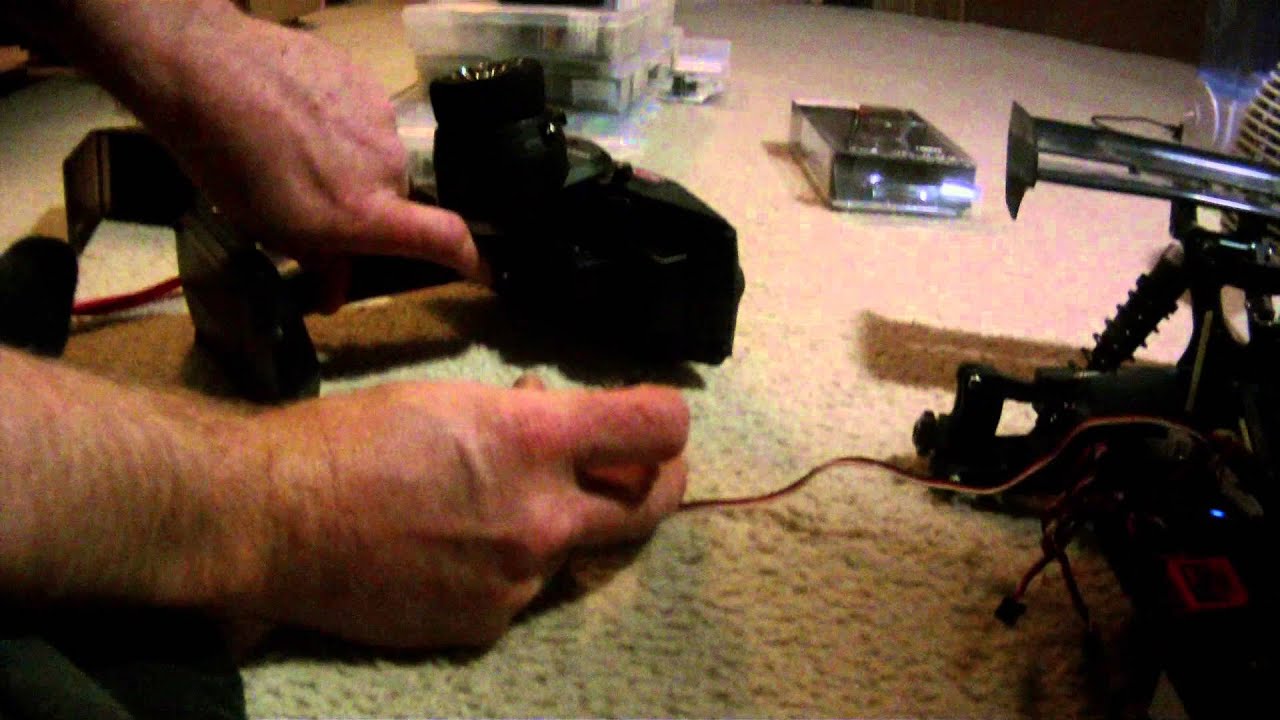 TS-900 Trackstar servo malfunction - YouTube